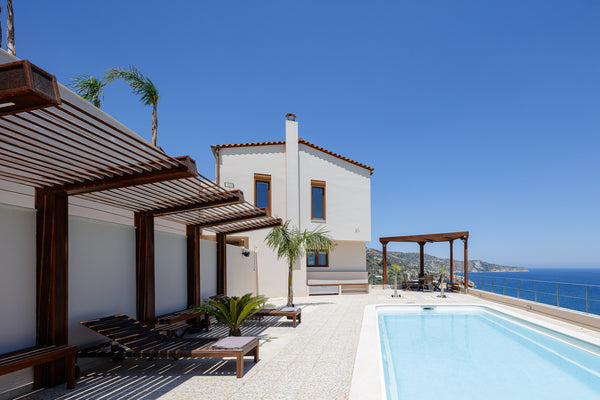 The unique holiday SeaView home is within walking distance to the beac ...